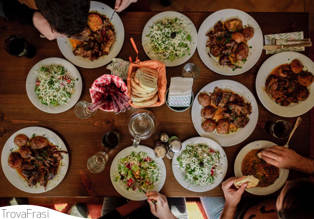 Frasi sulla cena: il pasto che determina la fine del giorno - TrovaFrasi